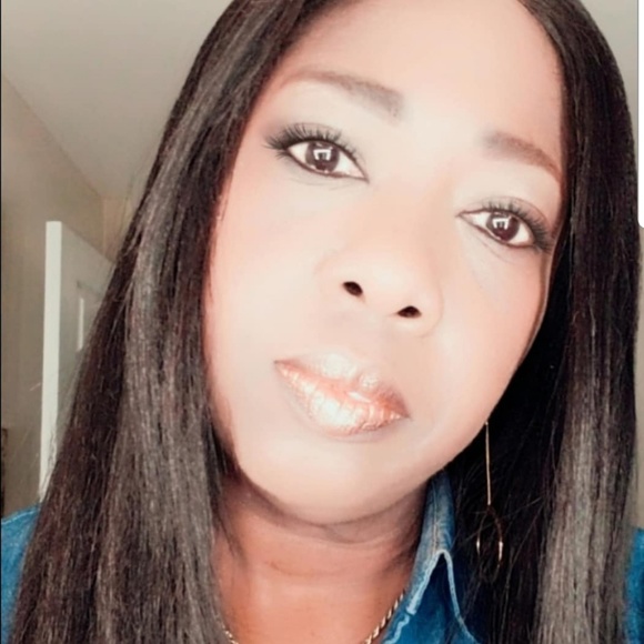 Kymm's Closet (@kymmie265) | Poshmark